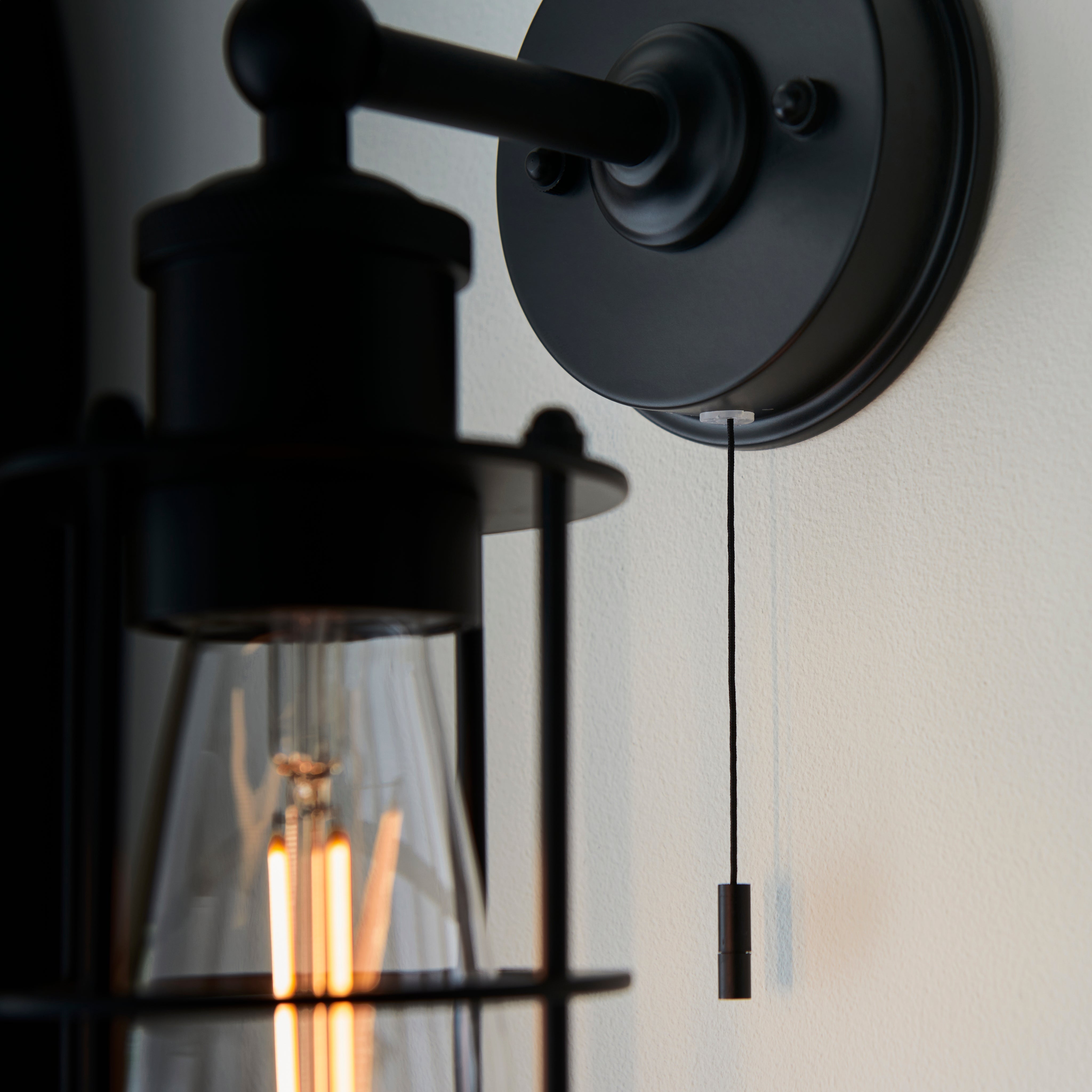 Zofia Matt Black Industrial Wall Light – Pagazzi